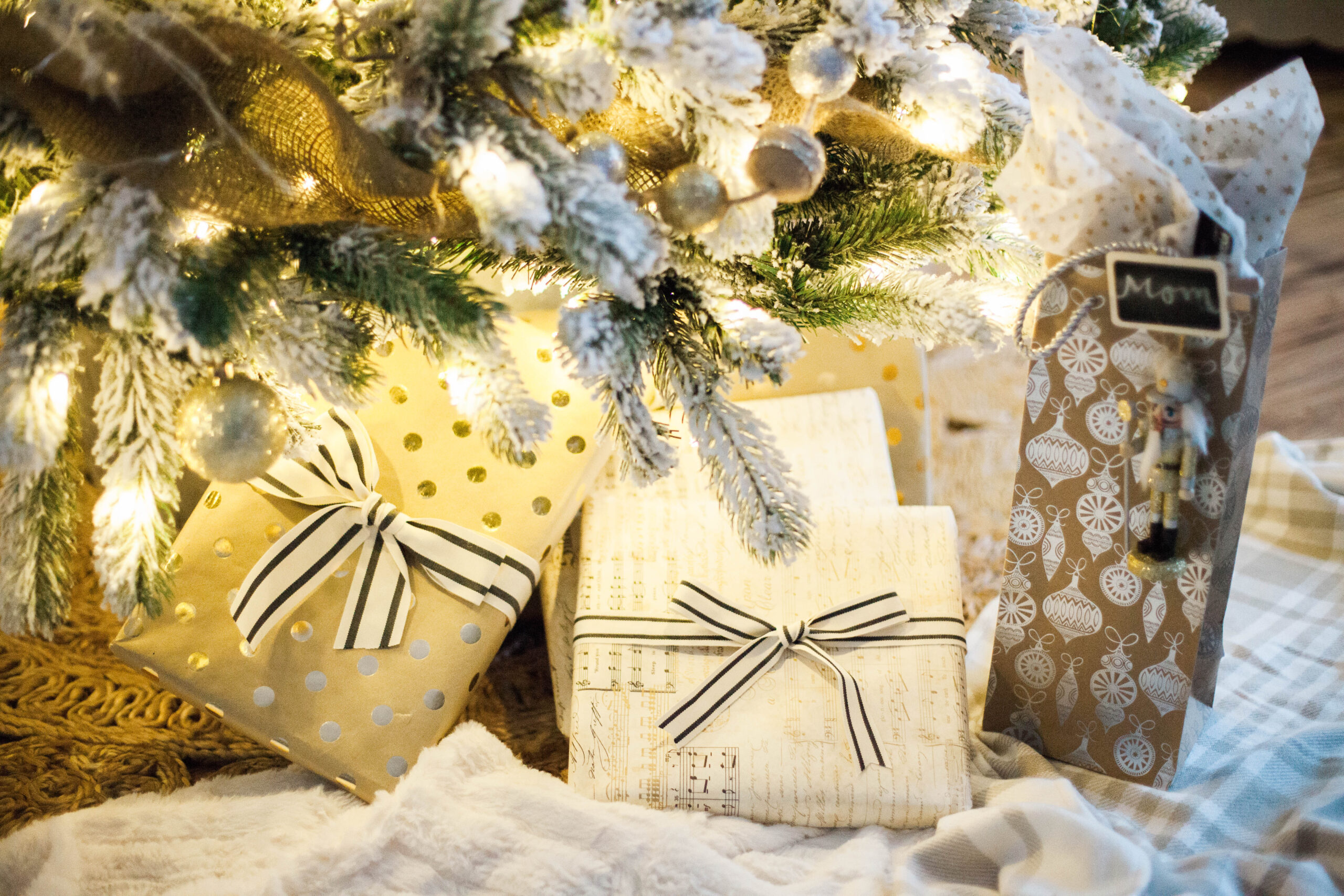 Home // Gift Wrapping Tips - Lauren McBride